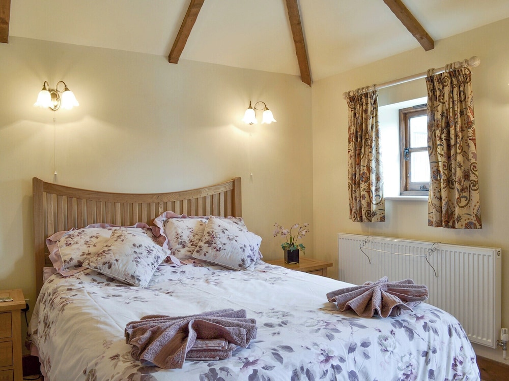 2 Bedroom Accommodation In East Meon, Petersfield - 피터즈필드