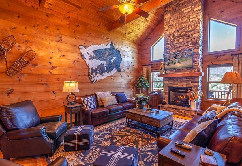 Mountain Lodge Near Downtown - North Carolina