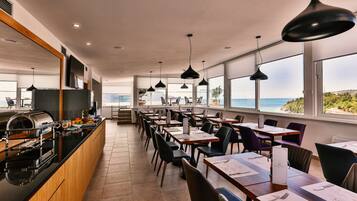 Pequeno-almoço tipo buffet diário incluído