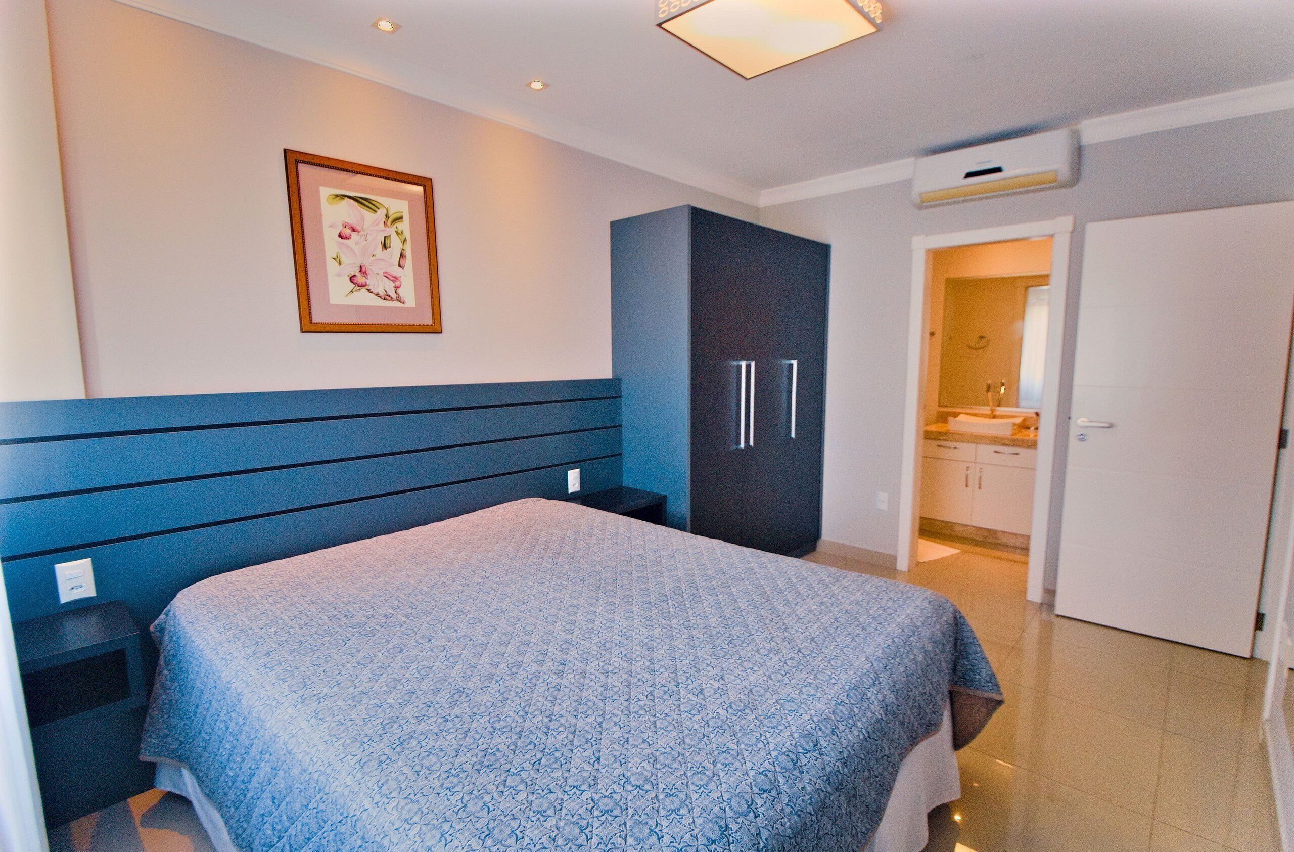 Apartamento básico | Cortinas blackout, ferros/tábuas de passar roupa, Wi-Fi de cortesia