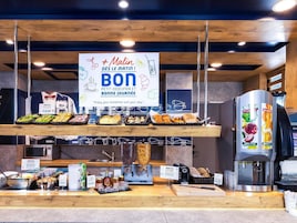 Café da manhã com buffet todos os dias mediante uma taxa