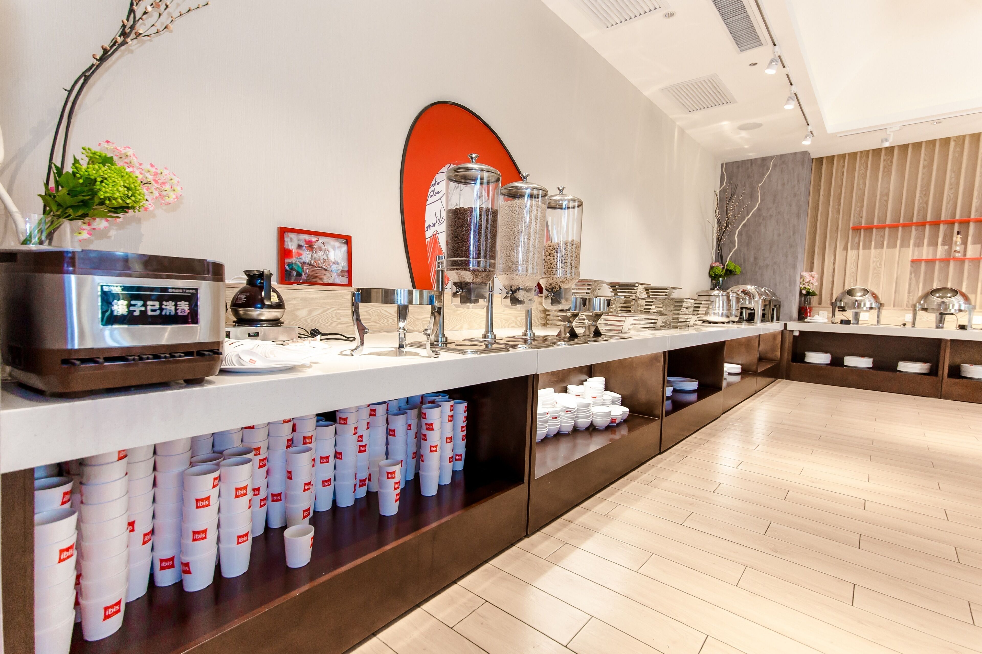 Pequeno-almoço tipo buffet diário mediante uma taxa 