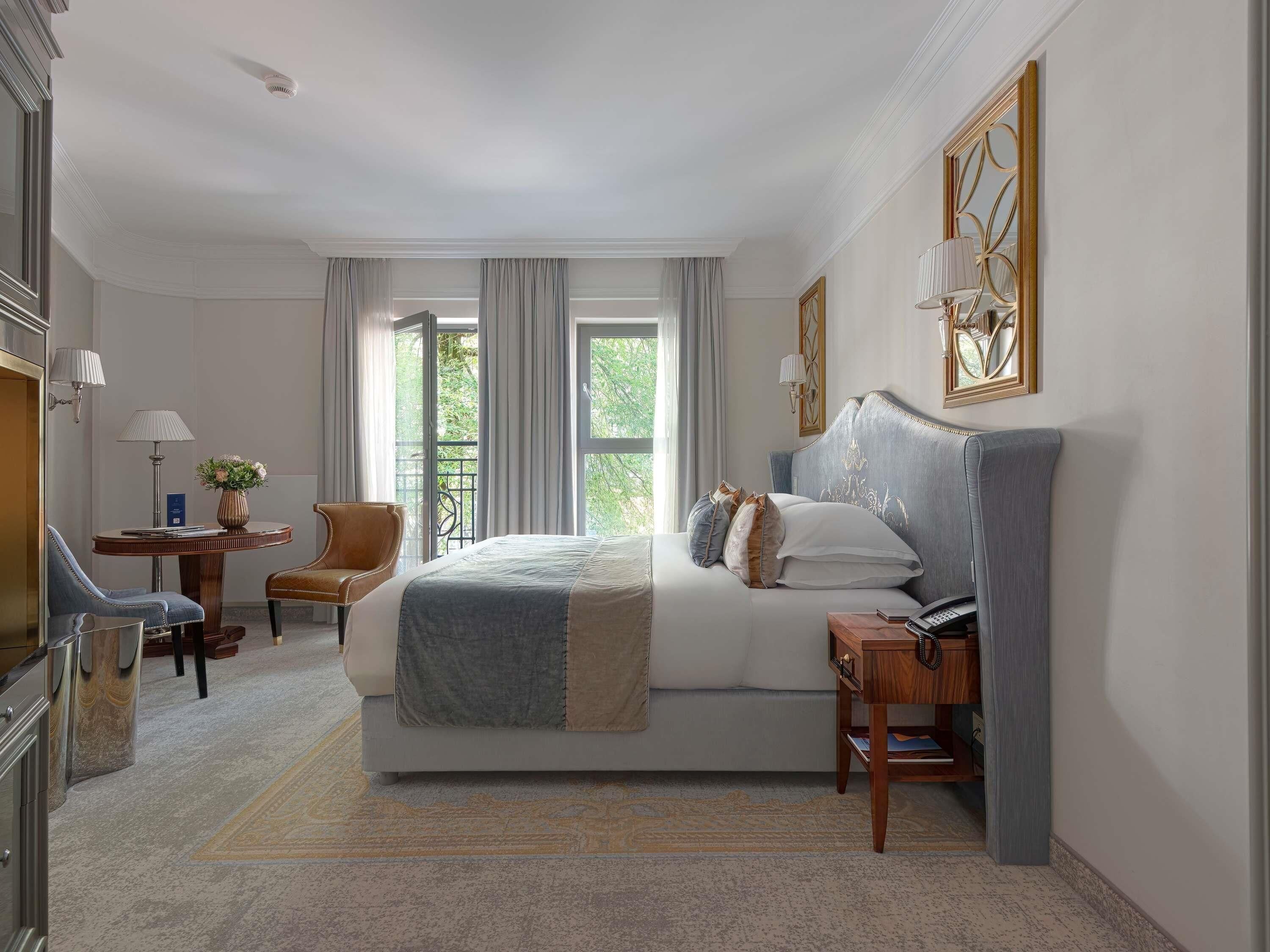 Quarto Deluxe, 1 cama king-size | Minibar, cofre no quarto, secretária, quartos insonorizados 