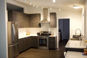 Quarto Duplo para 1 Pessoa | Cozinha privada | Um frigorífico/congelador grande, um micro-ondas, um forno