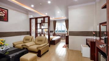 Suite (VIP I) | Minibar, secretária, cortinas/cortinados opacos, Wi-fi grátis