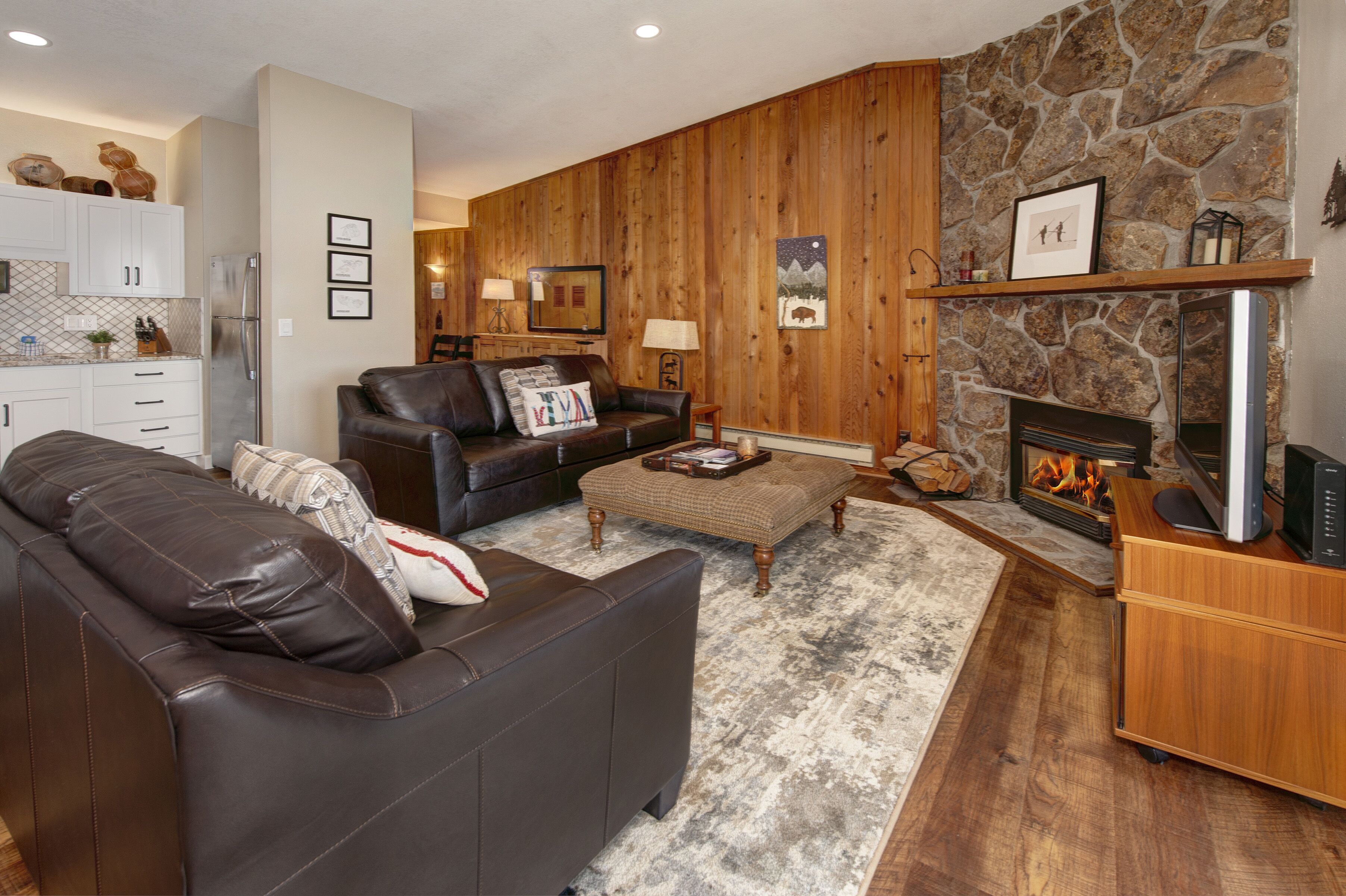 Stunning Direct Lake Dillon Views From This Top Floor Condo - Dillon, CO