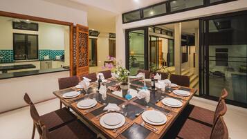 6-Bedroom Villa | Refeições no quarto