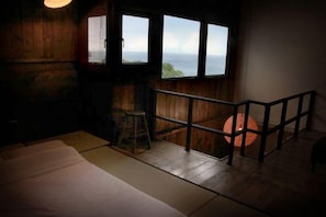 Cortinas/cortinados opacos, Wi-fi grátis, roupa de cama fornecida