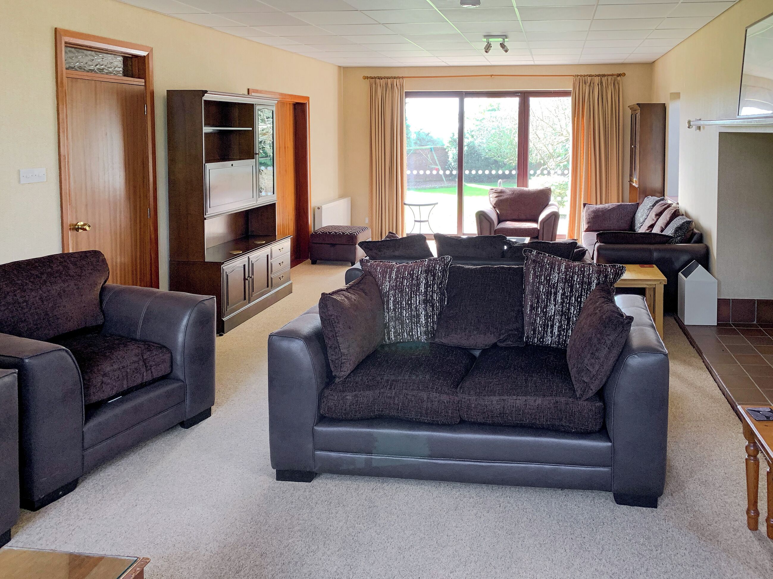 6 Bedroom Accommodation In Baschurch, Near Shrewsbury - North Wales