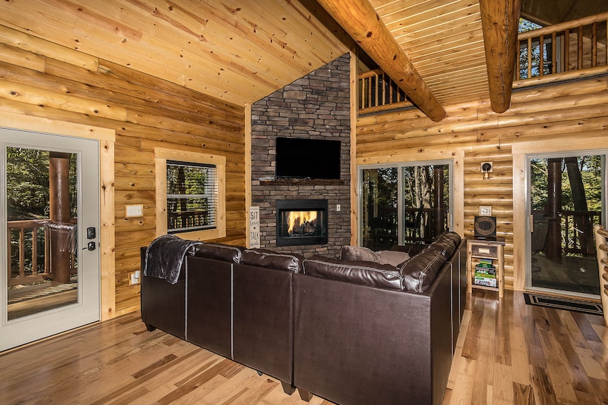 Hocking Hills - Foxfire Cabin > Hiking, Game Room, Fire Pit, Full Kitchen, Wifi - Hocking Hills State Park, OH