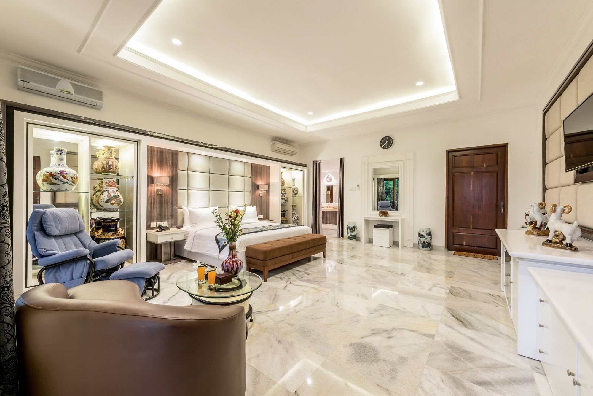 Villa, 6 quartos, não fumadores | 6 quartos, cofre no quarto, secretária, quartos insonorizados 