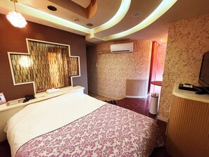 Quarto casal standard (View Not Specified) | Frigobar, escrivaninha, Wi-Fi de cortesia, roupa de cama