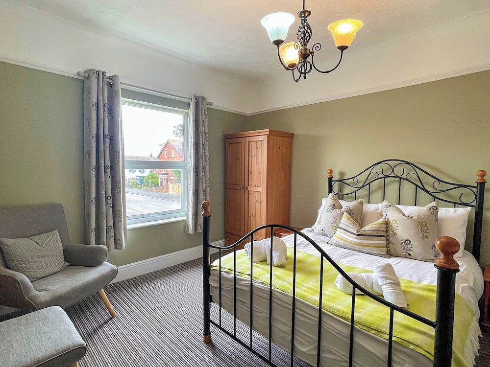 4 Bedroom Accommodation In Sutton-on-sea, Mablethorpe - Sutton on Sea