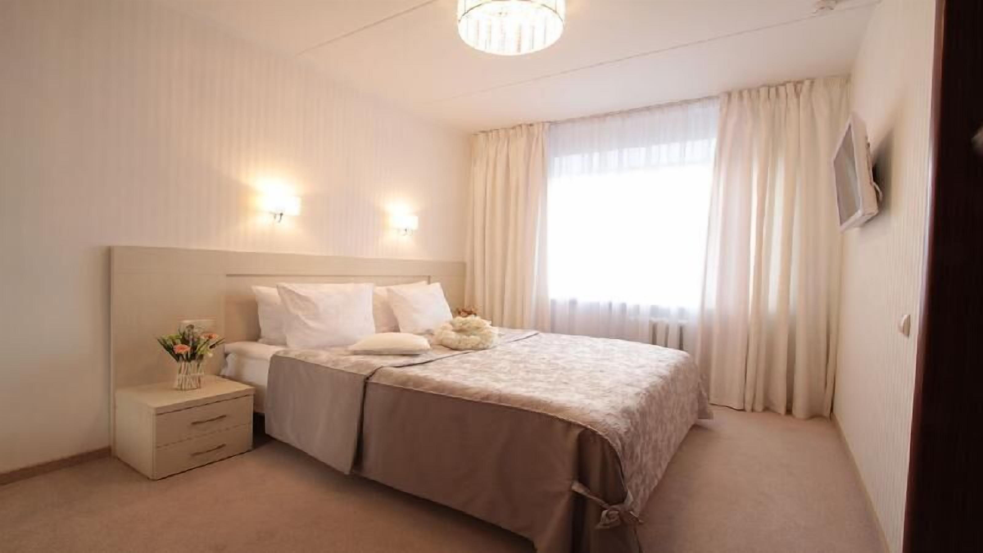 Suíte superior, várias camas, para não fumantes, vista para a cidade | Roupas de cama premium, cofres nos quartos