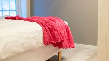 Casa de campo, 3 quartos, sauna seca, vista para o mar (Strandkanten) | 3 quartos, camas com colchões pillow-top, individualmente decorados