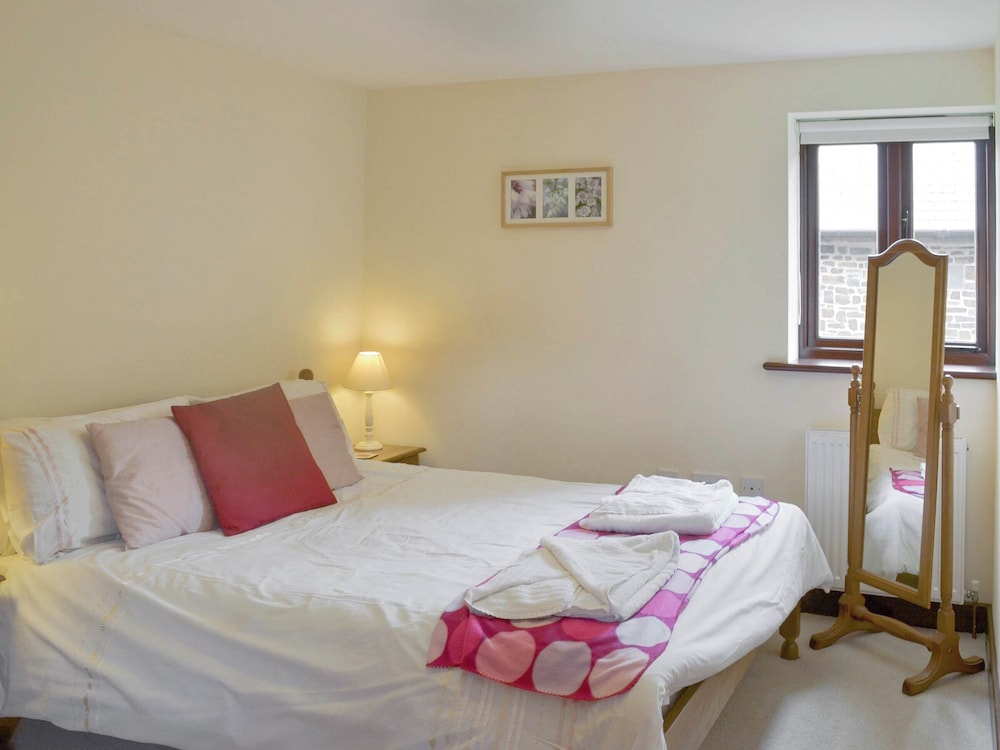 3 Bedroom Accommodation In Poundstock, Bude - Devon