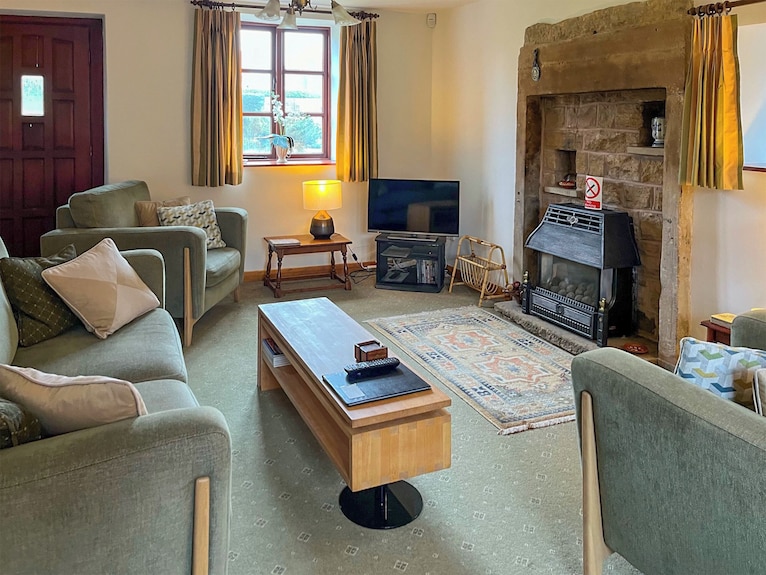 A Detached Farmhouse With Views Down The Derwent Valley. - Derbyshire