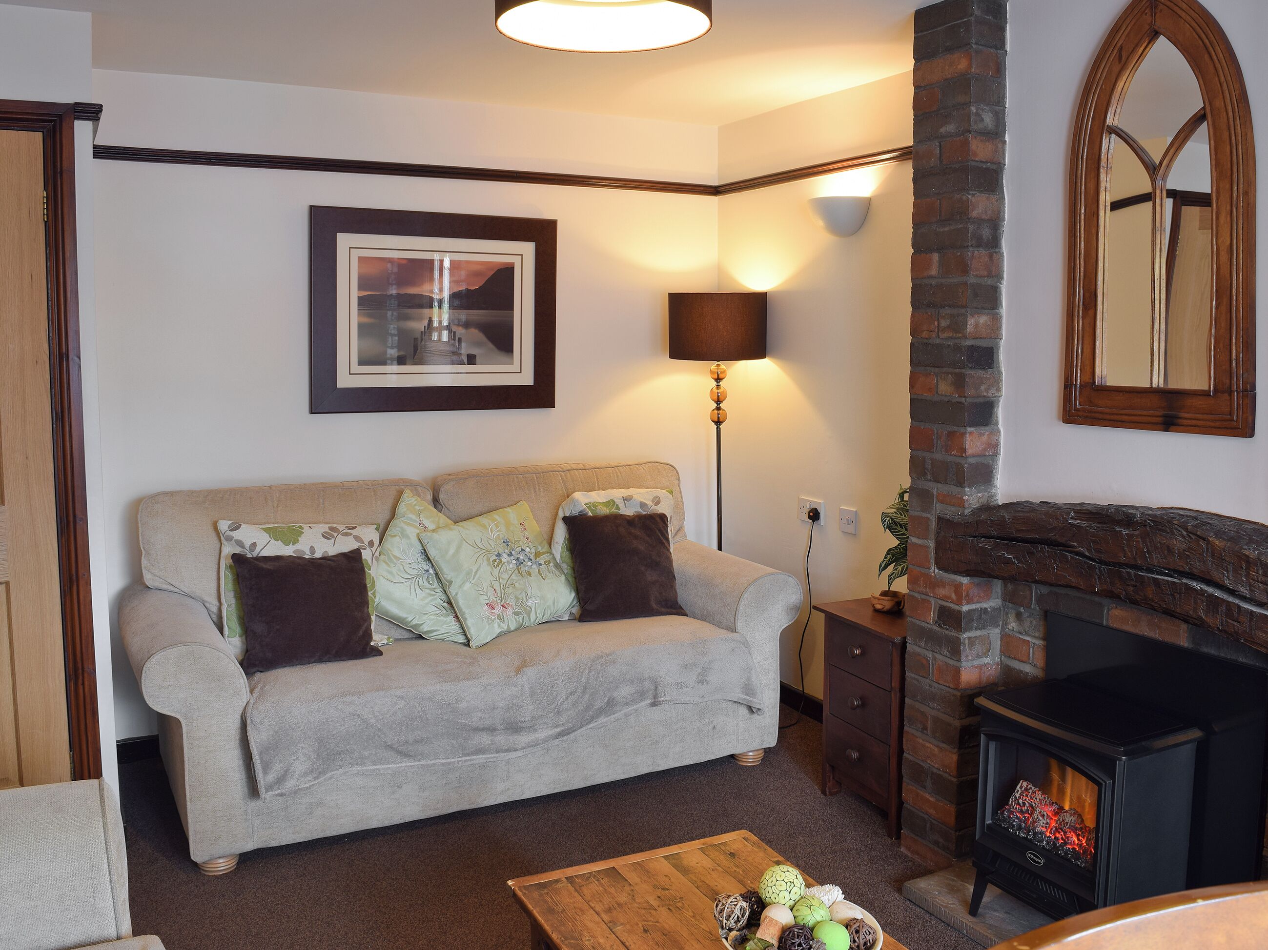 A Spacious Two Bedroom Ground Floor Apartment Close To Keswick Centre. - Keswick