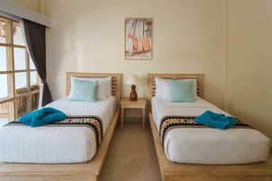 Apartamento Deluxe, 2 camas individuais | 1 quarto, cofre no quarto, secretária, cortinas/cortinados opacos 