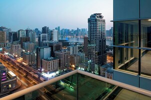 Quarto luxo, 1 cama King, no canto | Camas com colchões pillow-top, frigobar, cofres nos quartos