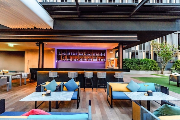2 bares/lounges, saguão/lounge