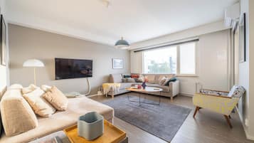 Apartamento superluxo, 2 quartos, para não fumantes, sauna seca | Sala de estar | Smart TV