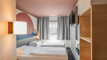 Quarto Duplo | Secretária, cortinas/cortinados opacos, quartos insonorizados