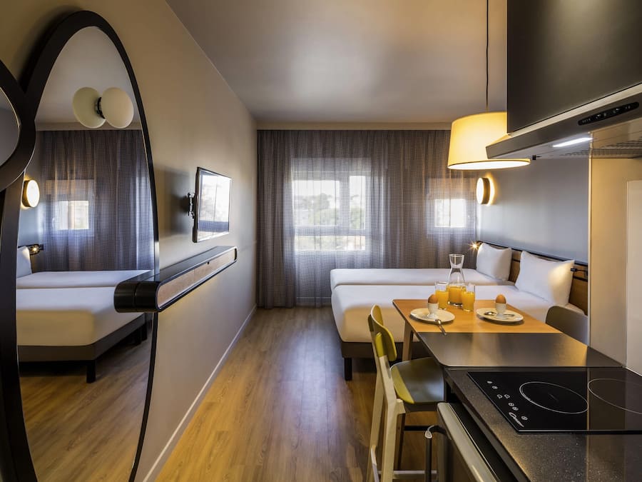 Estúdio, várias camas | Cofres nos quartos, escrivaninha, berços grátis, Wi-Fi de cortesia