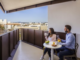 Estúdio, várias camas, sacada | Cofres nos quartos, escrivaninha, berços grátis, Wi-Fi de cortesia