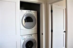 Apartamento Deluxe em Condomínio Fechado, 2 quartos, vista para o oceano | Lavandaria