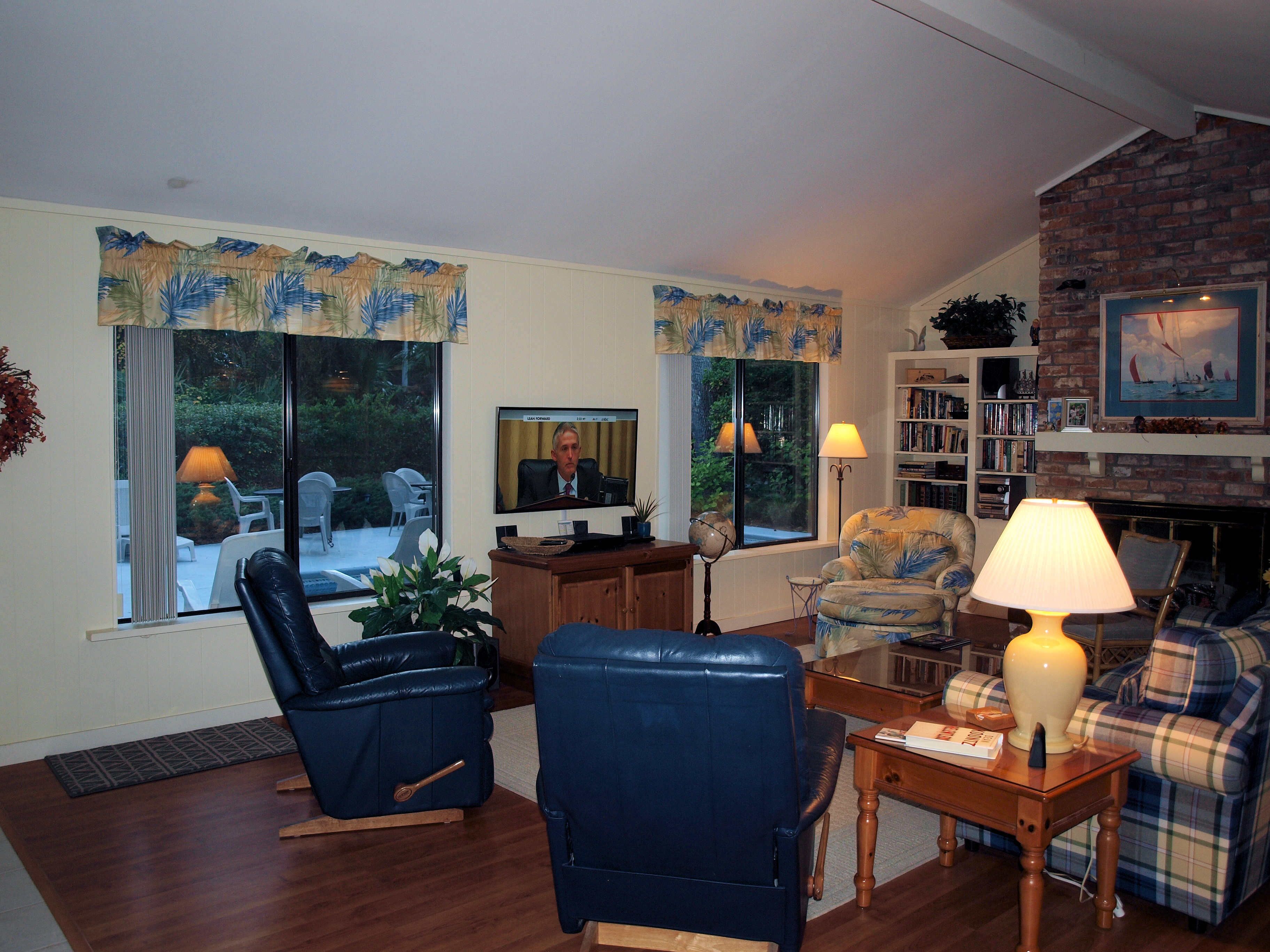 Beautiful 4th Row Beach House - Walk to Coligny Circle! - 150 yards to ...