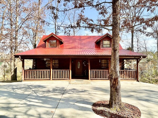 Breathtaking Log Cabin Sleeps Up To 14, Few Miles Off The Parkway ...