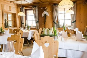 Café da manhã, almoço e jantar; culinária local, vistas para o jardim