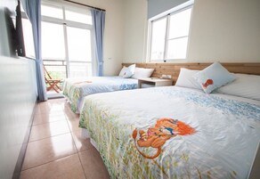 Escrivaninha, cortinas blackout, Wi-Fi de cortesia, roupa de cama