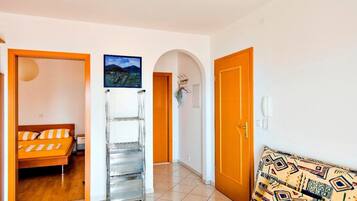 Apartamento (A2+2 No.2) | Sala de estar | TV de ecrã plano