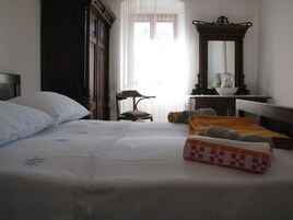 Apartamento (A4+1) | Wi-Fi de cortesia, roupa de cama