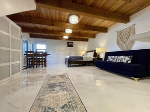 Quarto (Private Oceanfront Room Hot tub & Sea) | Fachada