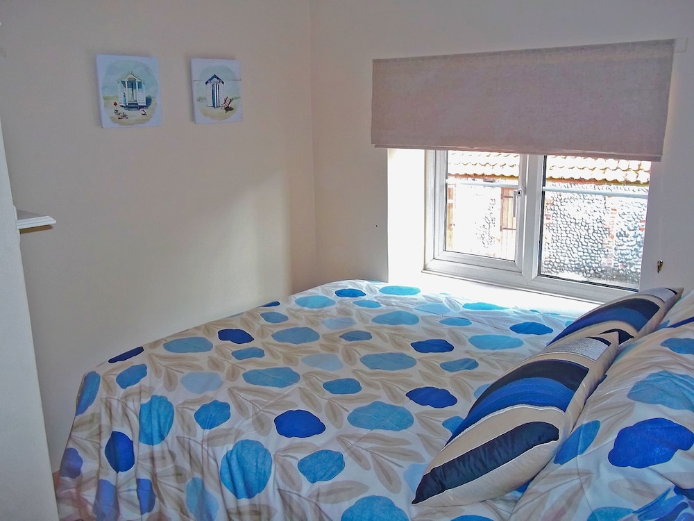 2 Bedroom Accommodation In Holt - Holt