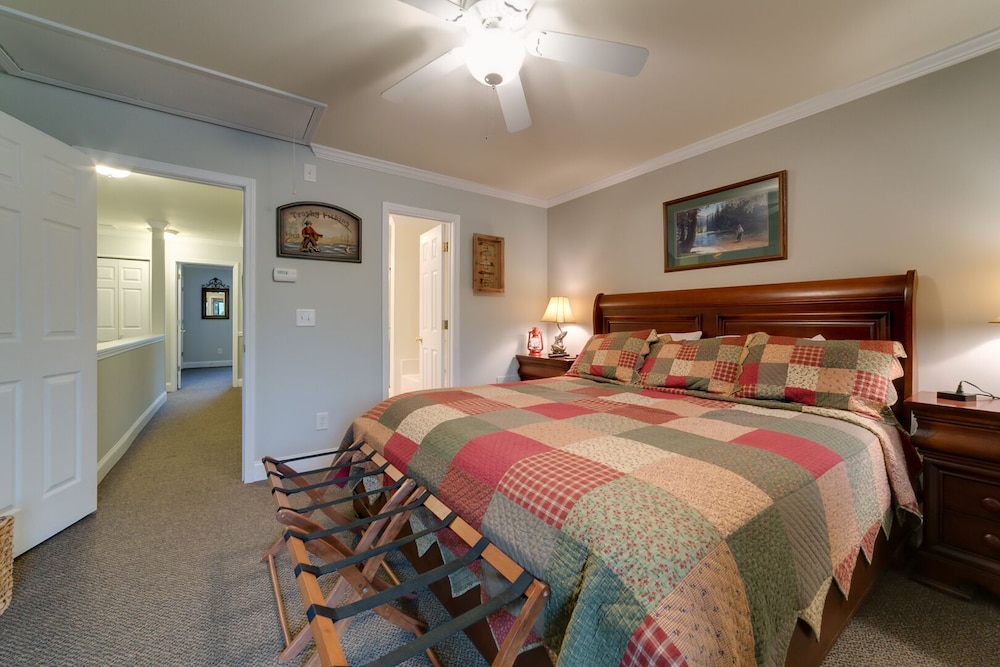 At River's Edge On The Hooch - Luxury Condo On Chattahoochee River - Helen, GA