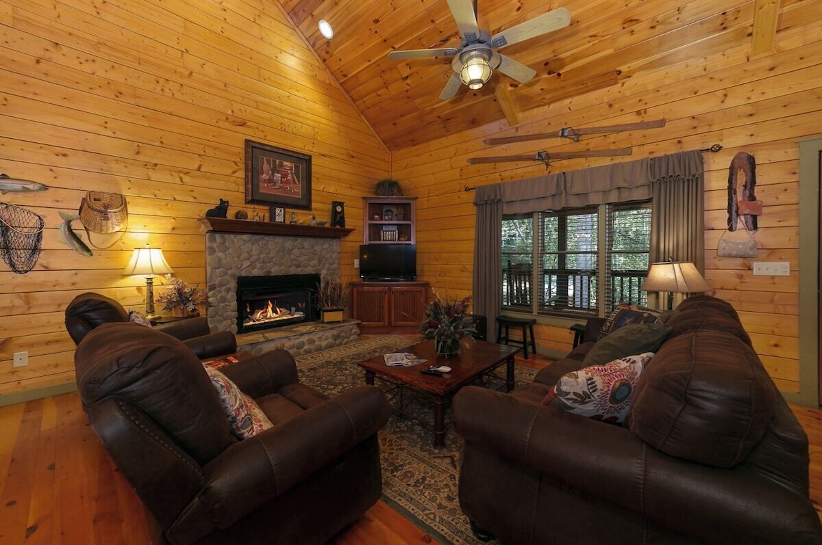 Down By The River - Remote Riverfront Cabin With Easy River Access Near Helen - Clarkesville, GA