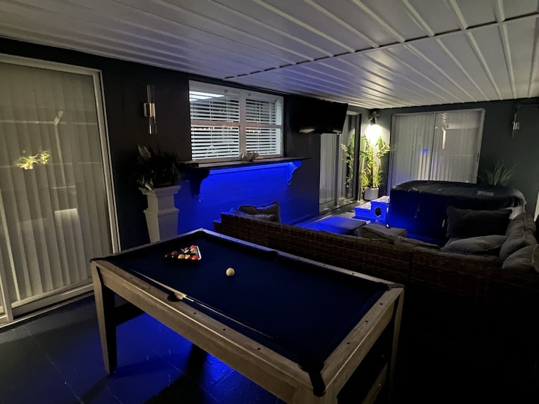 Stunning Contemporary Home In Beautiful "Floresta Pines" Port St Lucie! - Port St. Lucie, FL