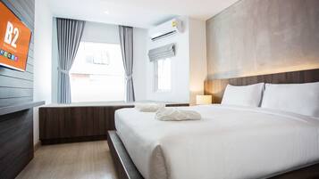 Quarto Triplo de Luxo | Secretária, cortinas/cortinados opacos, Wi-fi grátis