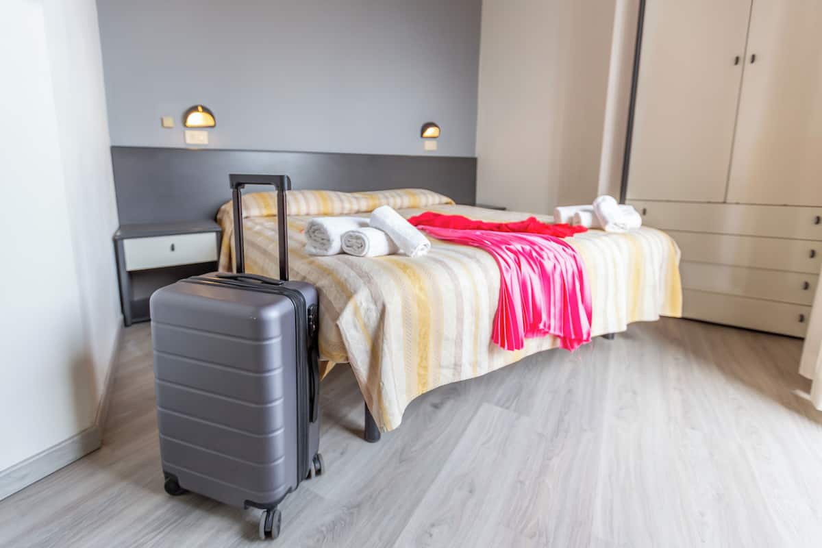 Quarto casal ou duplo, sacada, vista para o mar | Cofres nos quartos, escrivaninha, Wi-Fi de cortesia, roupa de cama