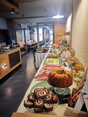 Pequeno-almoço tipo buffet diário incluído