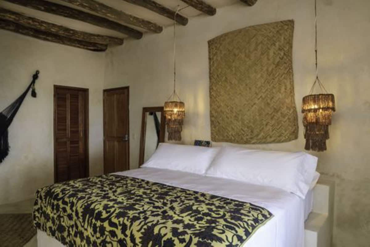 Quarto casal standard, 1 cama King, para não fumantes, vista para a praia | Cofres nos quartos, Wi-Fi de cortesia, roupa de cama