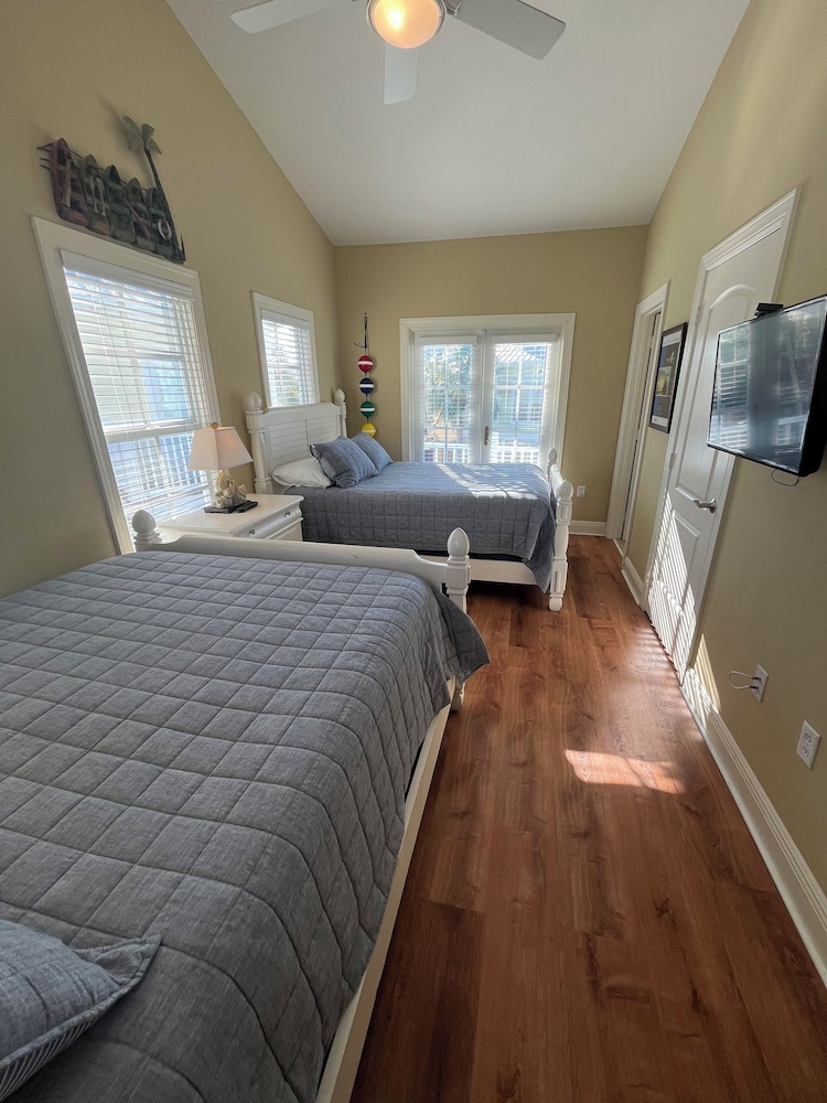 Single Family Home In Angler's Reef Gated Community,beautiful Ground,resort Pool - 伊斯拉摩拉