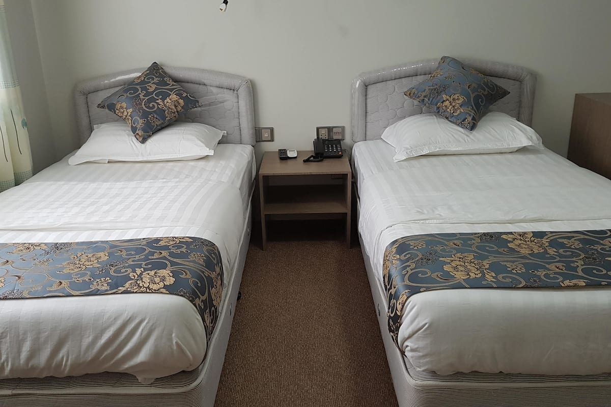 Secretária, Wi-fi grátis, roupa de cama fornecida 