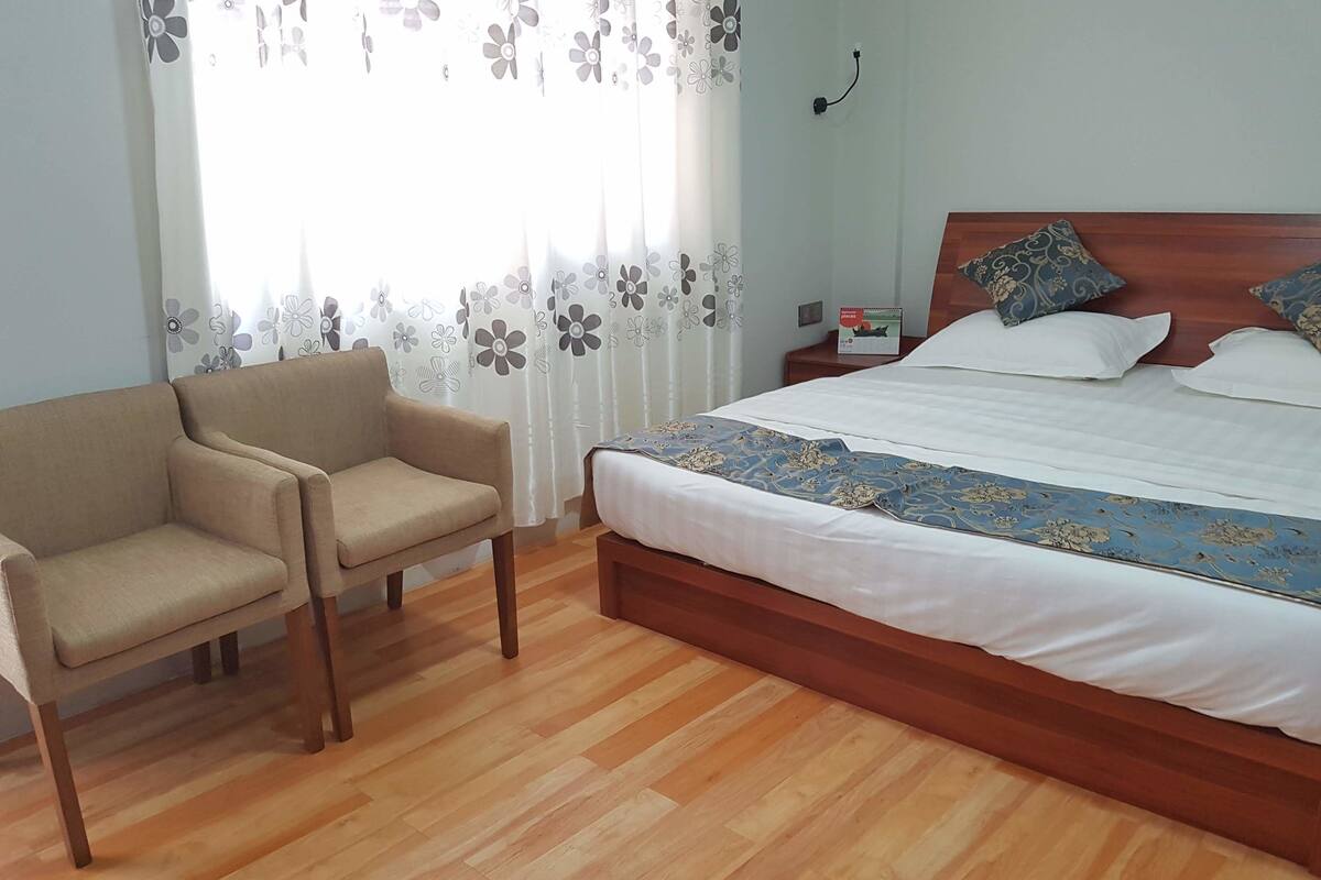 Quarto Duplo | Secretária, Wi-fi grátis, roupa de cama fornecida 