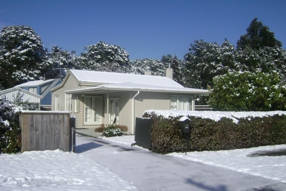 A Cosy & Warm Holiday Home 20 Min. Drive To Mt. Ruapehu & Turoa Ski-field. - New Zealand