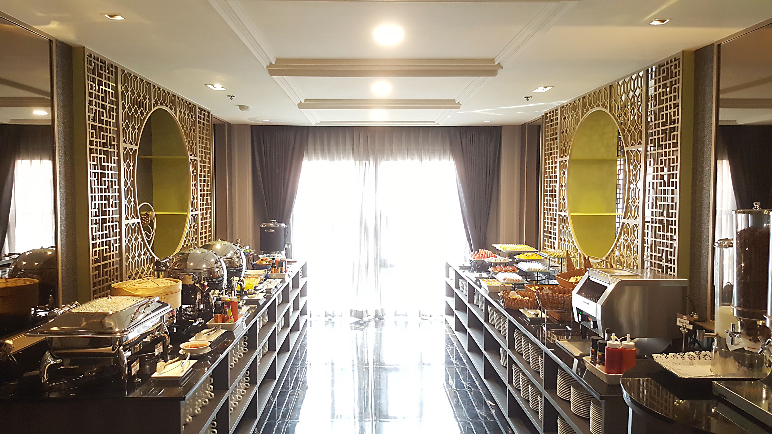 Pequeno-almoço tipo buffet diário mediante uma taxa 